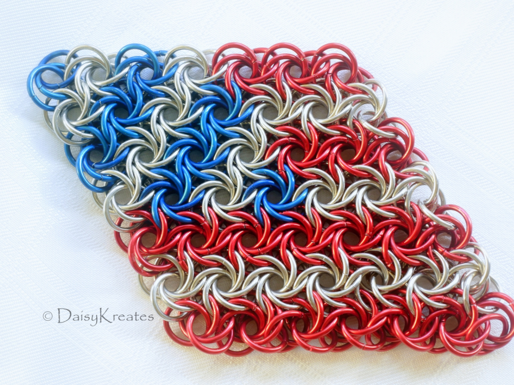 Chainmaille Flag in Moorish Rose Weave | DaisyKreates