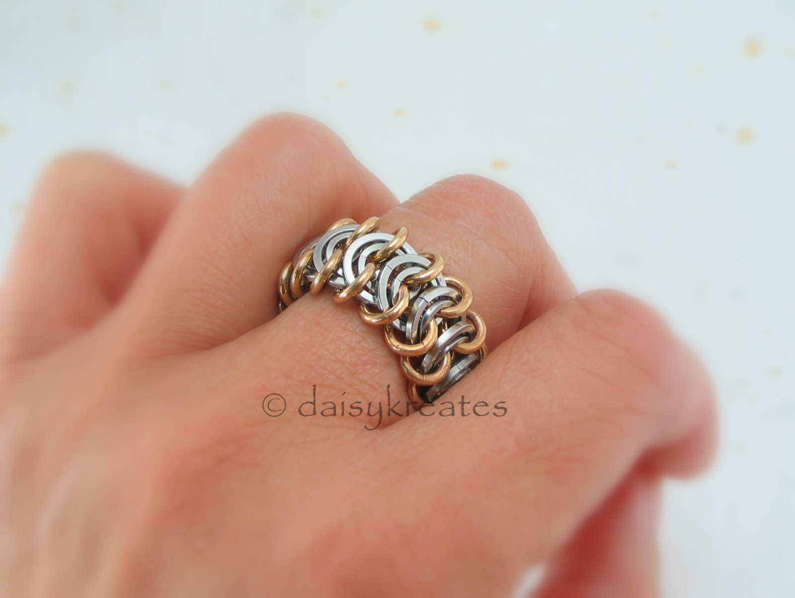 Vertebrae Chainmaille Finger Ring | DaisyKreates